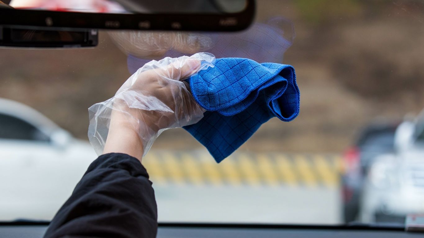 How to Clean Inside of Windshield: Easy & Safe Method